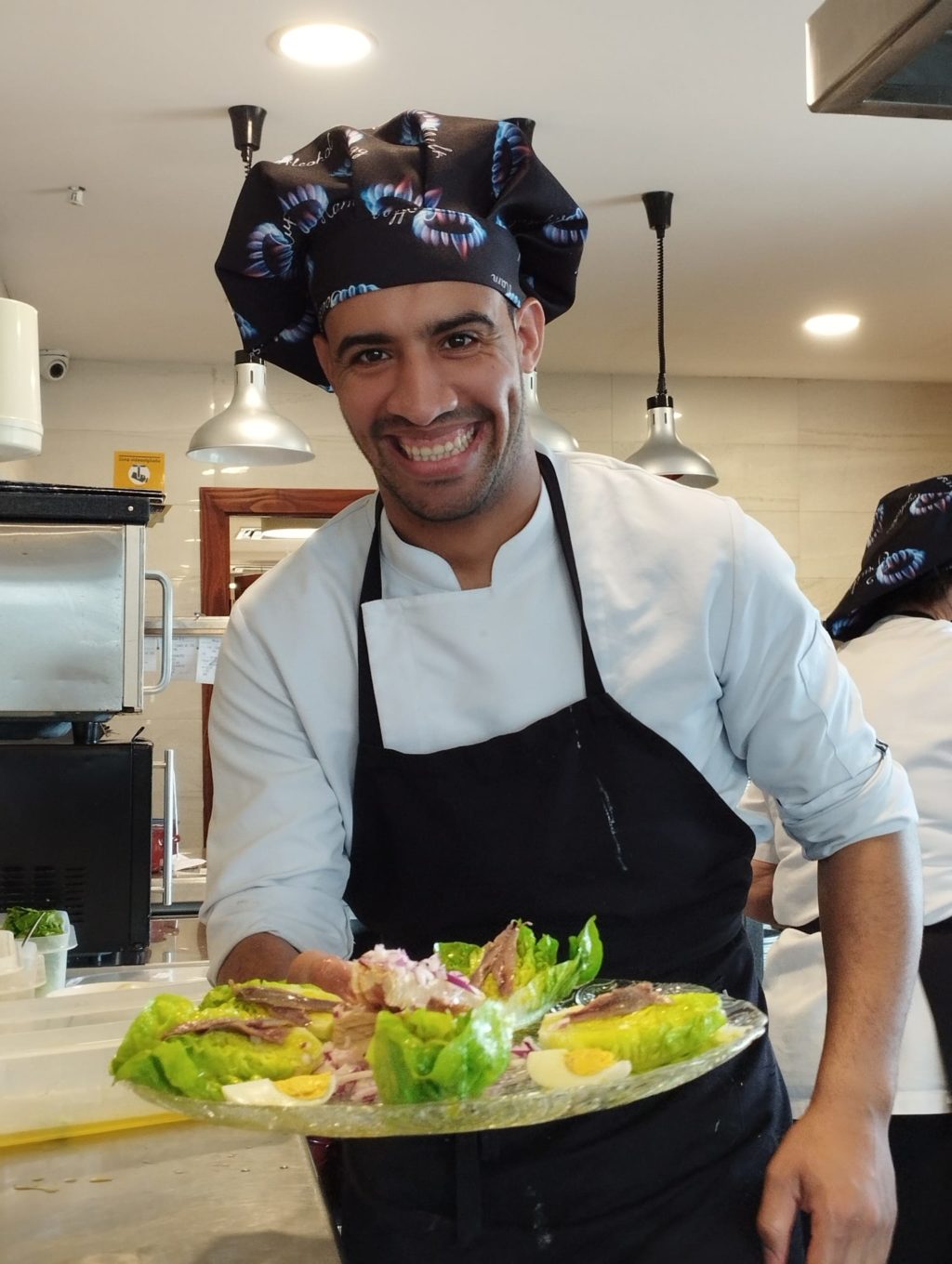 De cruzar fronteras bajo un camión a encontrar su lugar en Gijón: la ...