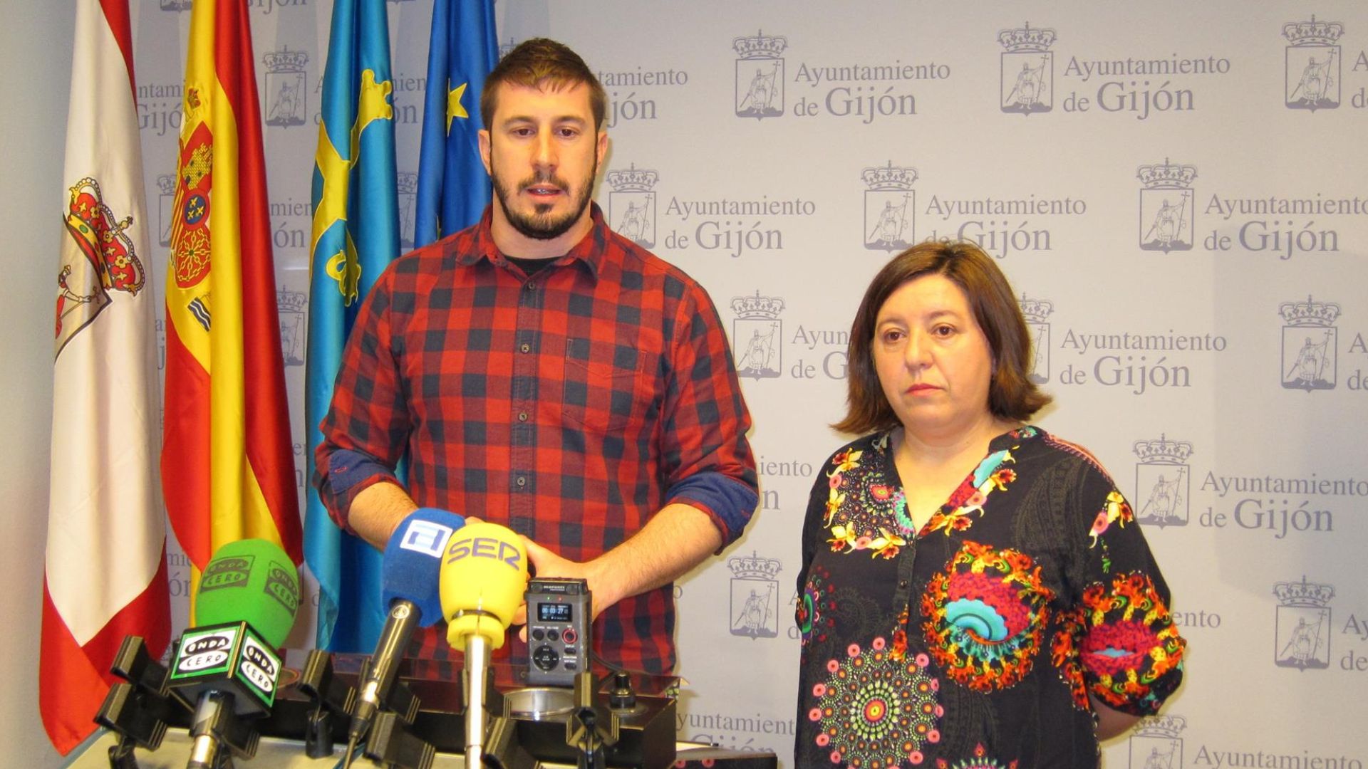 Adrián Arias, un gijonés en la 'corte' de Sira Rego - miGijón