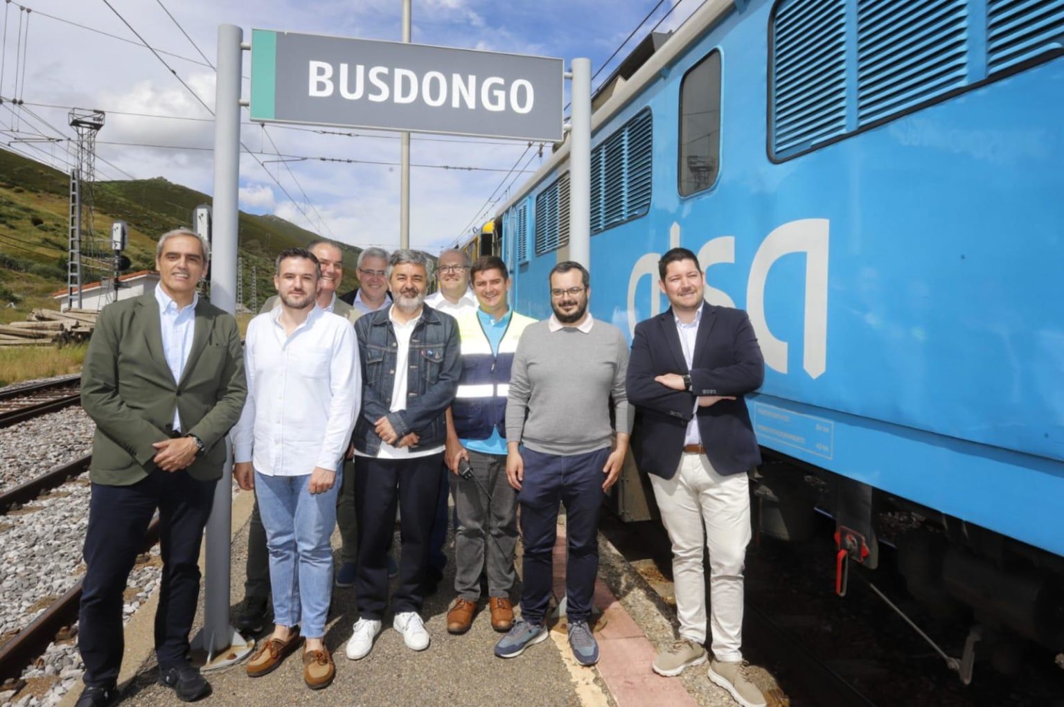 Viaje al pasado por la 'Rampa de Pajares' a bordo de un tren histórico ...