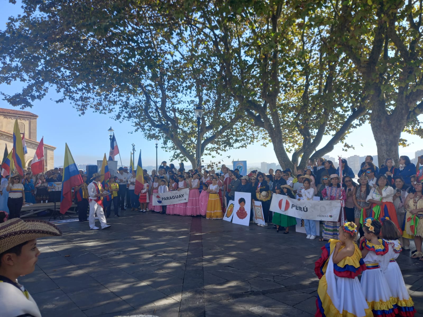 GALERÍA | Las comunidades latinas regalaron baile, color y alegría en ...