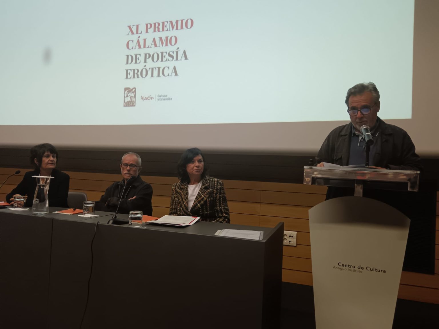 Milagros Moisés González de Alba gana el Premio Cálamo de Poesía Erótica 2025 - miGijón