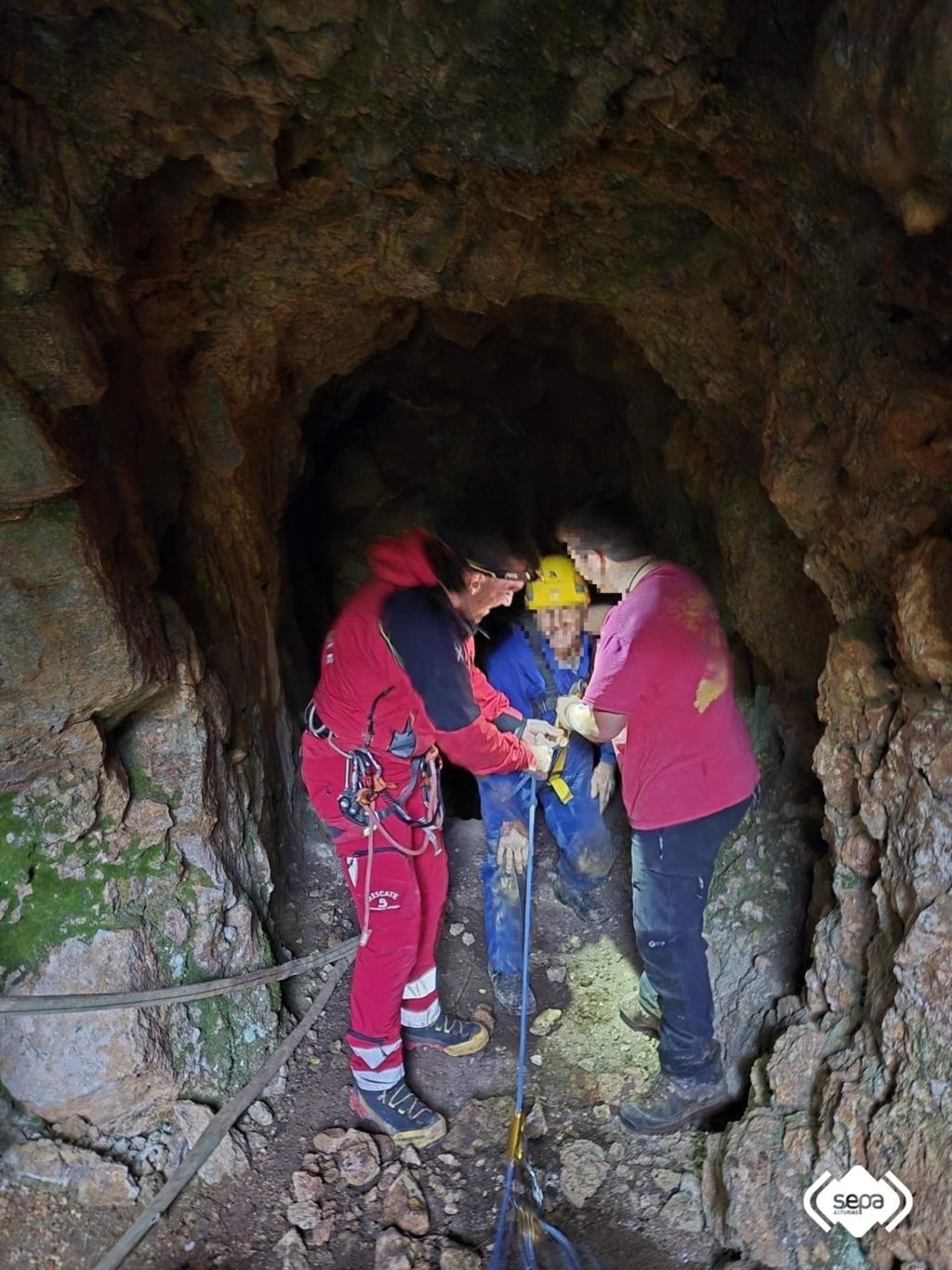 Rescatan ileso a un hombre atrapado en un pozo de Caravia - miGijón